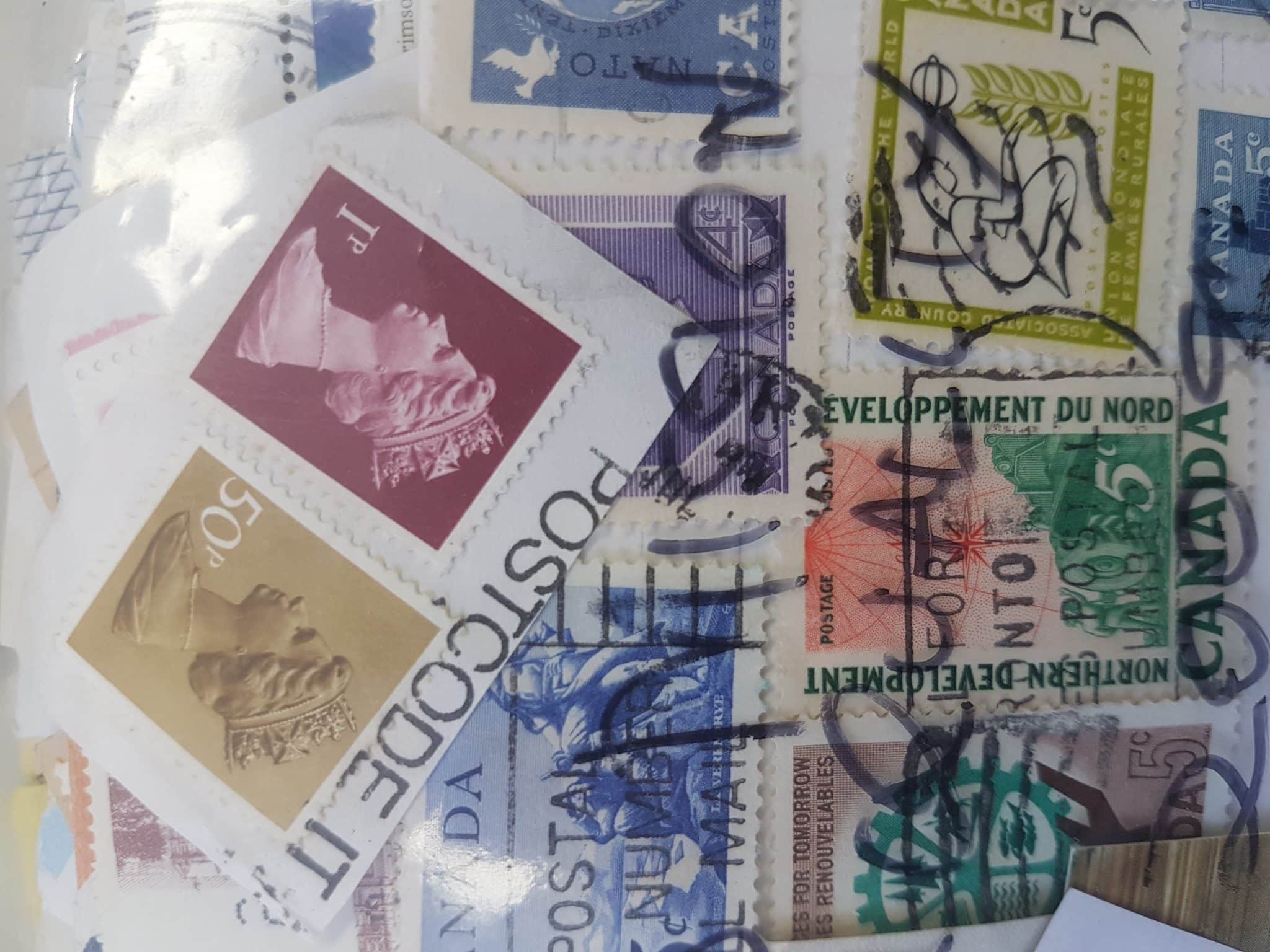 STAMPS - 1 KILO WORLD (ON PAPER) | Renniks